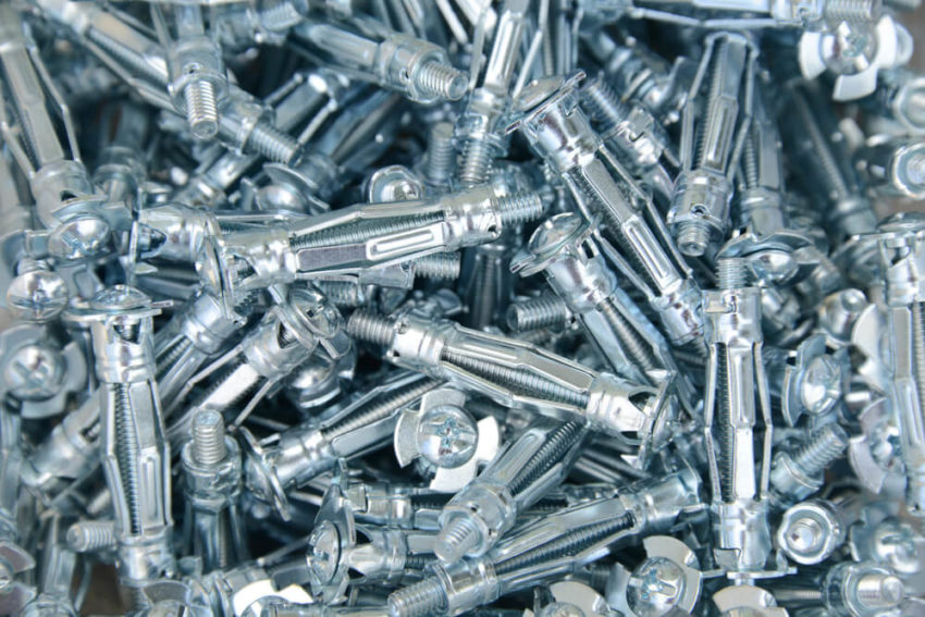 Pour du placoplâtre, quel type de chevilles faut-il utiliser